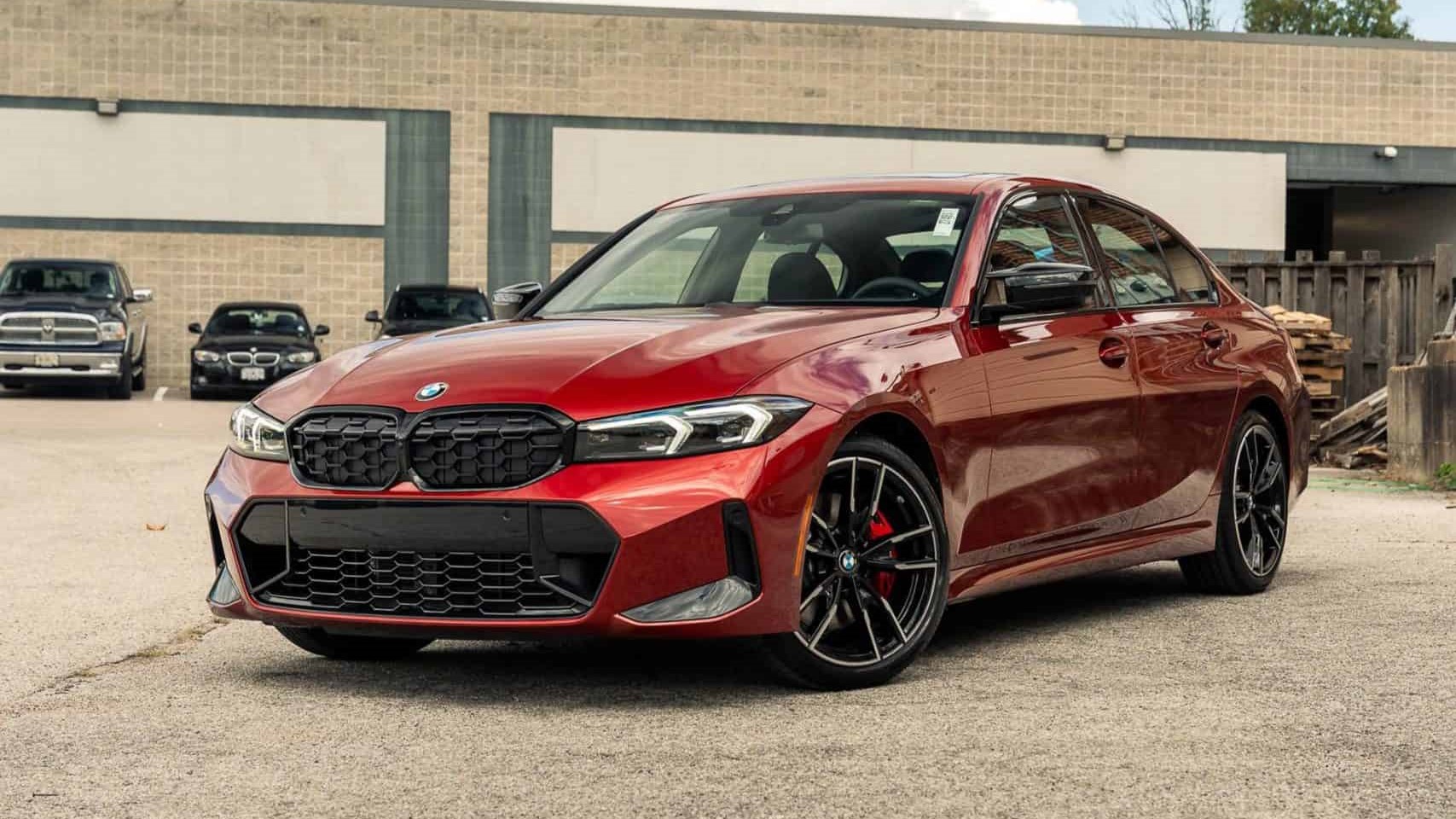 BMW M340i xDrive 2025 trong màu sơn Đỏ Vegas - Euro Car