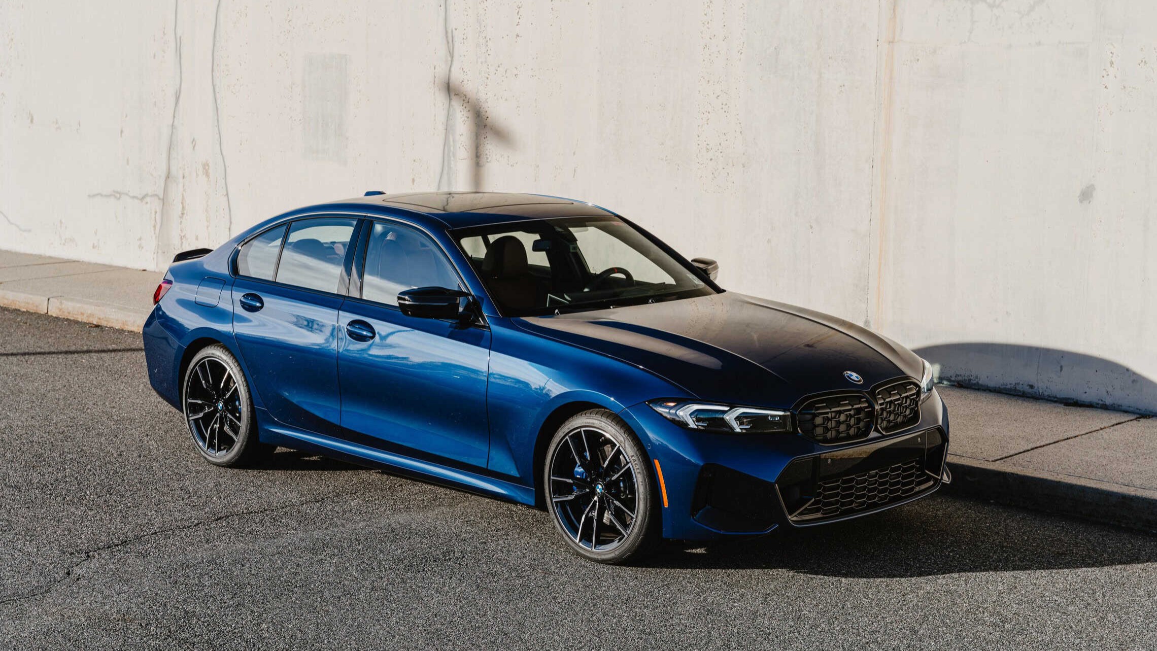 BMW M340i 50 Jahre Edition 2026 ra mắt với da độc quyền - Euro Car