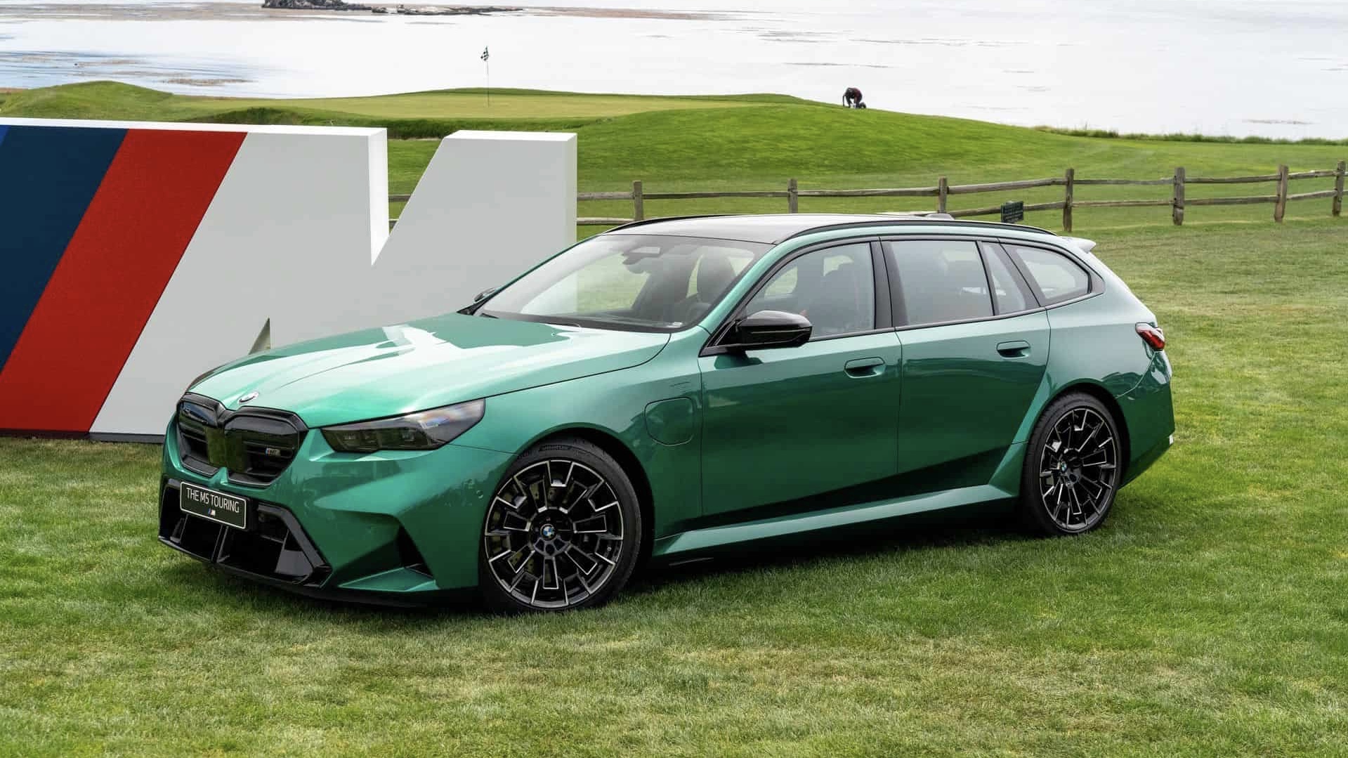 Ra mắt BMW M5 Touring tại Pebble Beach - Euro Car