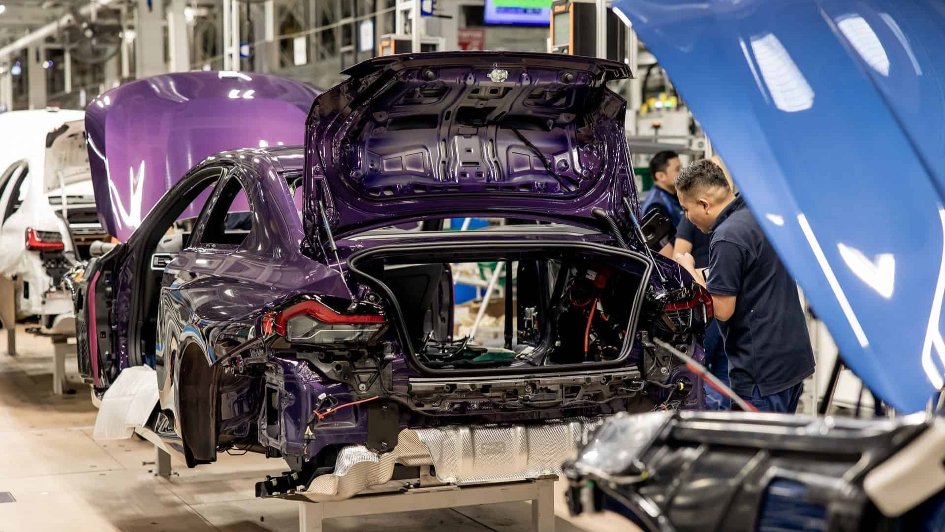BMW USA bảo vệ các mẫu xe sản xuất tại Mexico khỏi thuế quan đến tháng ...