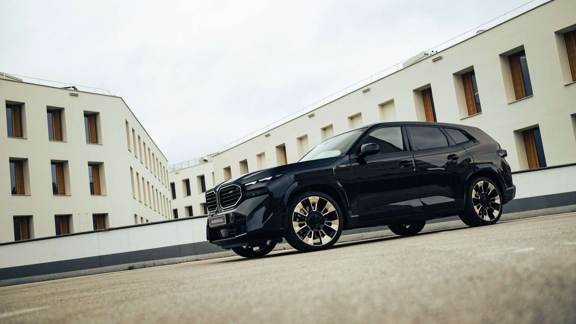 BMW XM ra mắt sơn gradient độc đáo - Euro Car